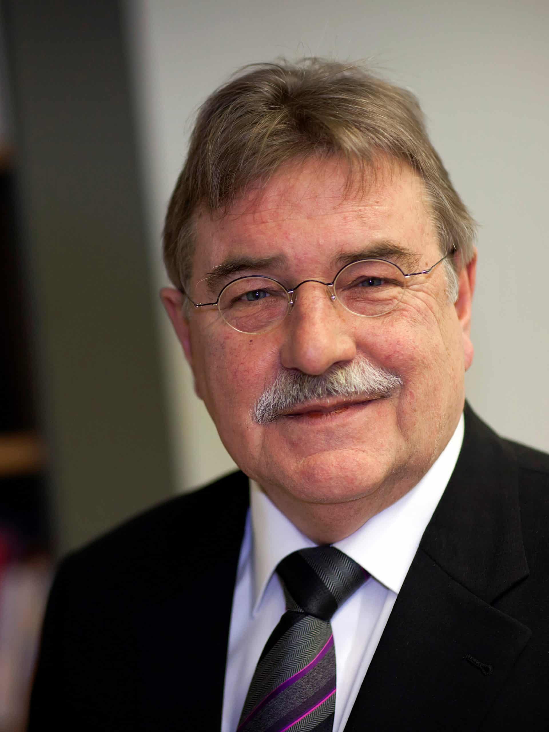 Prof. Dr. Dr. h. c. Helge Karch - Universität Münster Professional School